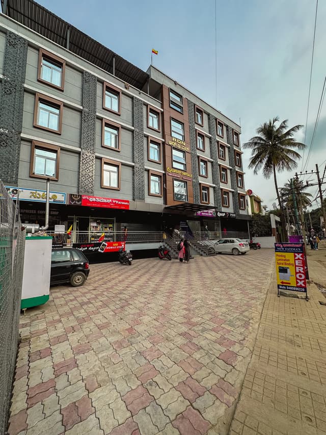 Luxury Girls PG Near Kristu Jayanti College | CHRYSALIS PG